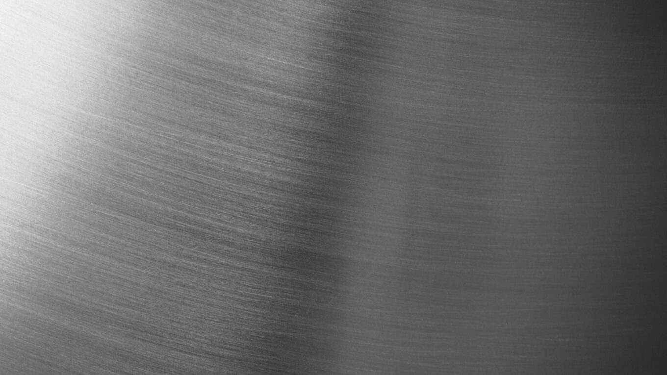 つや消し結婚指輪は、着けやすさアップ！仕上げ方法で見え方も変わる【表面加工編】｜結婚指輪プランナー